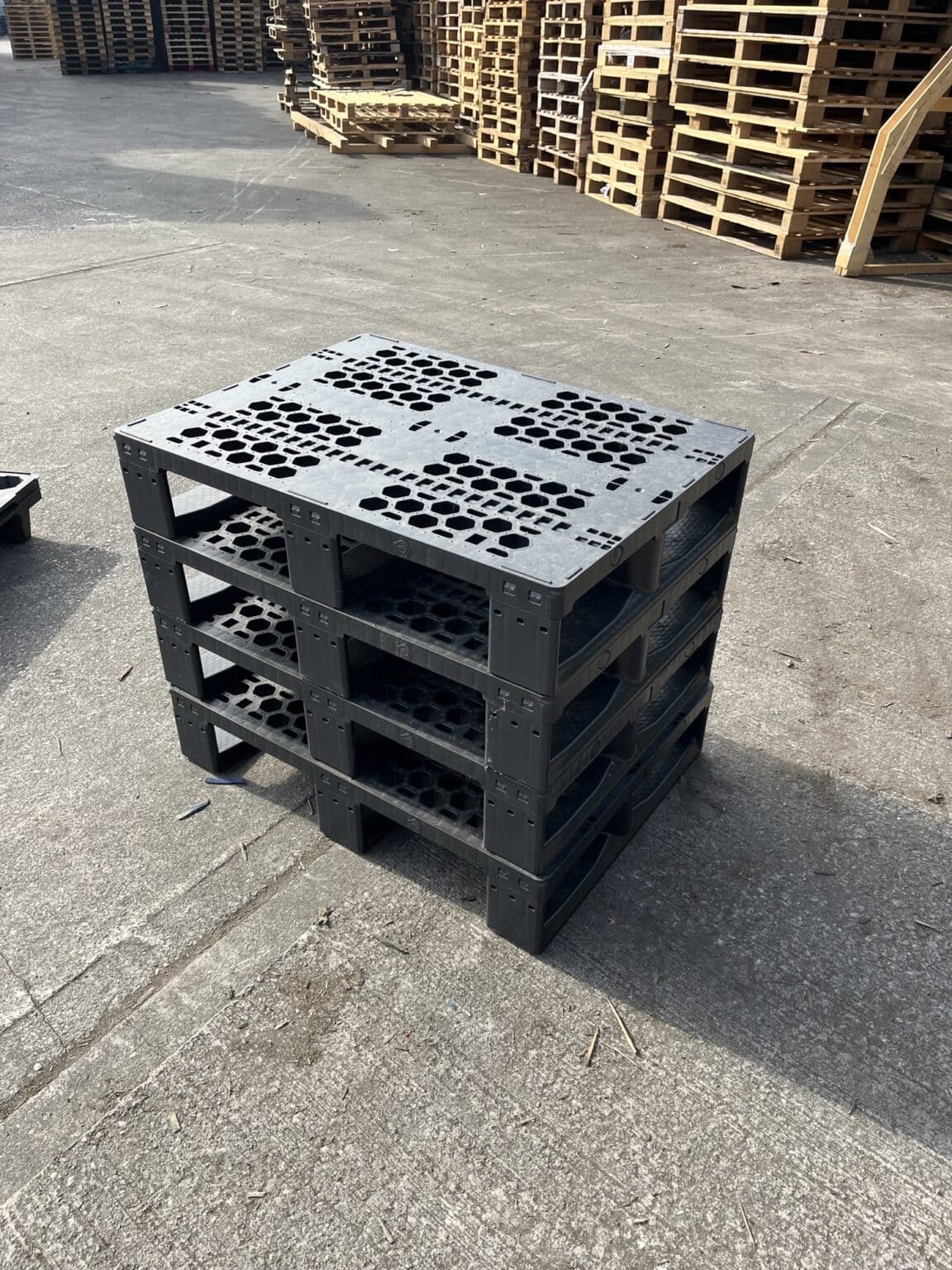 800mm x 600mm Half Euro Plastic Pallet - Universal Pallets