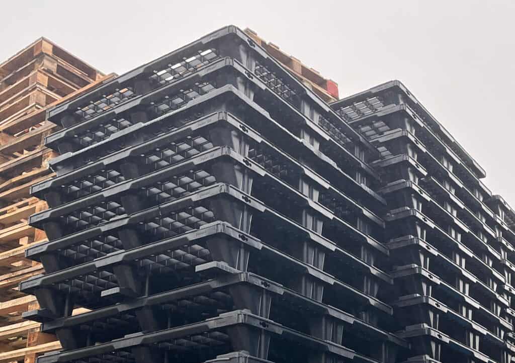 1200mm x 1000mm Plastic Pallet - Convertible Nestable - Universal Pallets