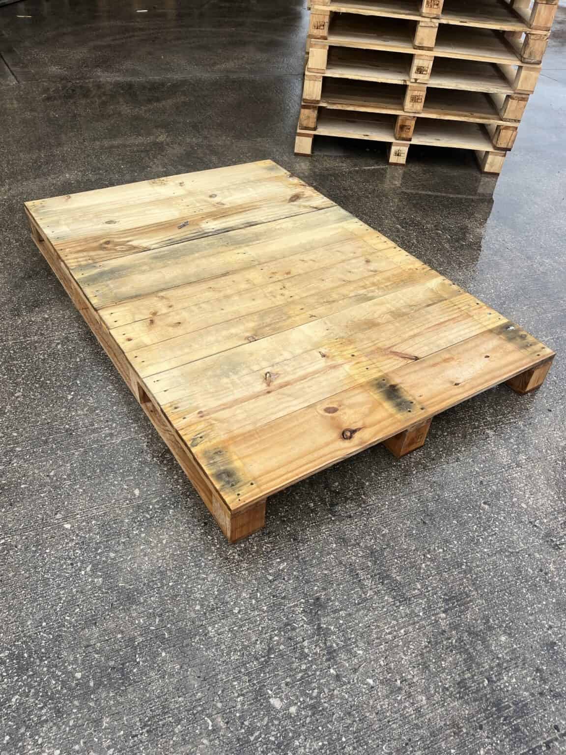 1600 x 1100 Close Boarded Pallet - Universal Pallets